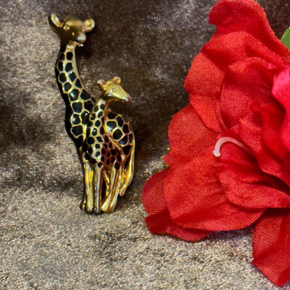 Unbranded | Jewelry | Vintage Black And Gold Spotted Giraffe Brooch ...
